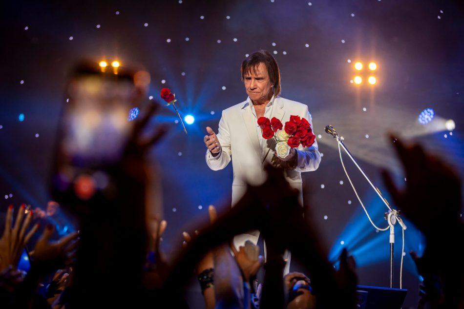 Roberto Carlos grava no Allianz Parque, em São Paulo, seu show de final de ano para a TV Globo ...